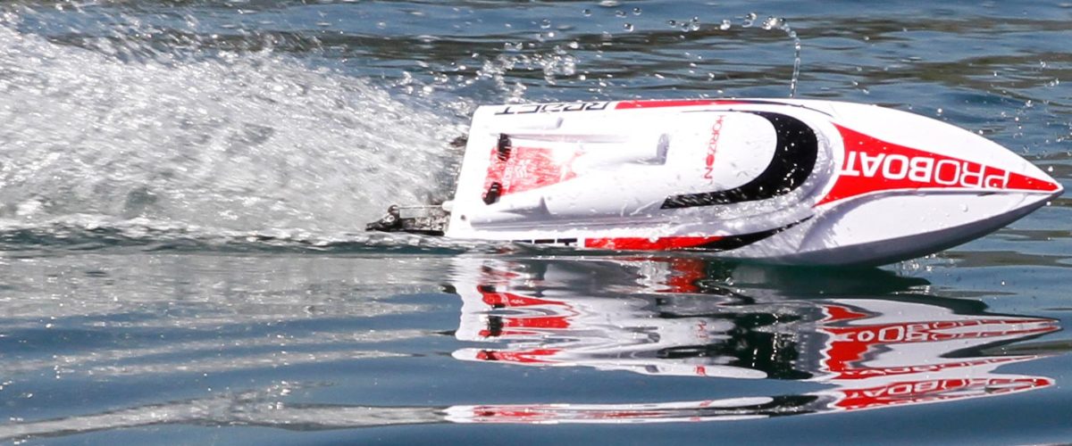 12 Affordable RC Boats for Beginners