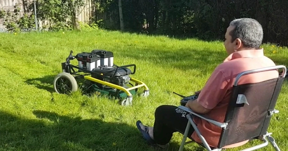 6 Best Remote Control Lawn Mowers of 2023 - The Toyz
