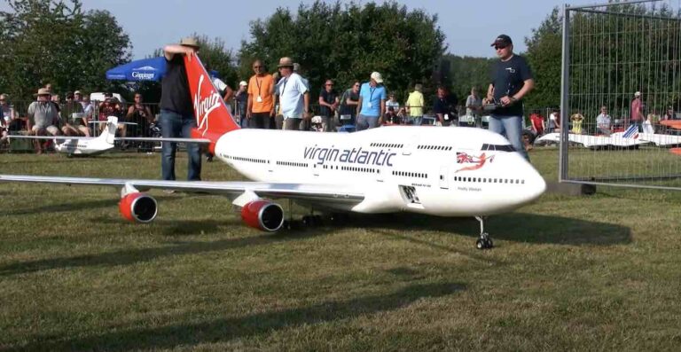 The 3 Largest Remote Control Airplanes in the World - The Toyz